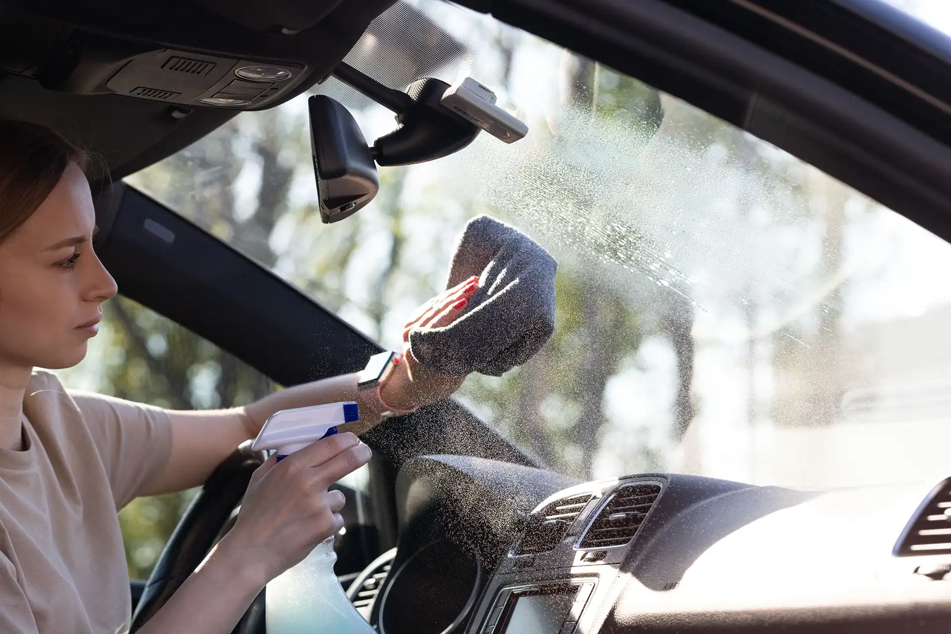 Cleaning Car Glass Windows: Ultimate Tips for a Crystal Clear View ...